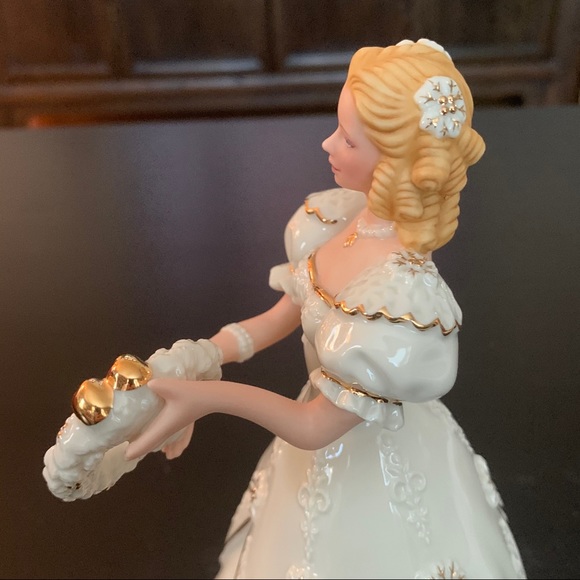 Lenox | Holiday | Lenox A Christmas Welcome Ivory Classic Figurine ...